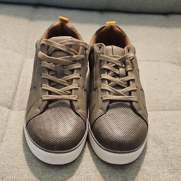 DREW | Shoes | Drew Brown Sneakers With Lowtop Design And Rubber Sole ...